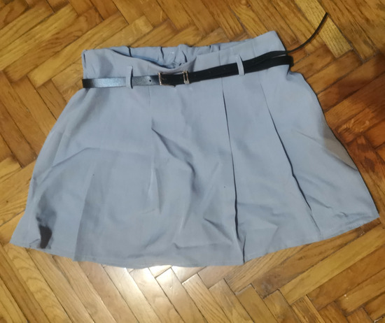 Novo poslovna suknja-šorc S/M na falte