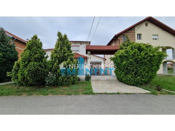 Zemun, Zemun polje, -, Kuća, 280m2, 1200 EUR