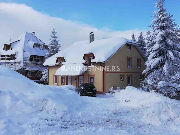 Kopaonik, Naselje Treska, kuća, 9 apartmana ID#17477