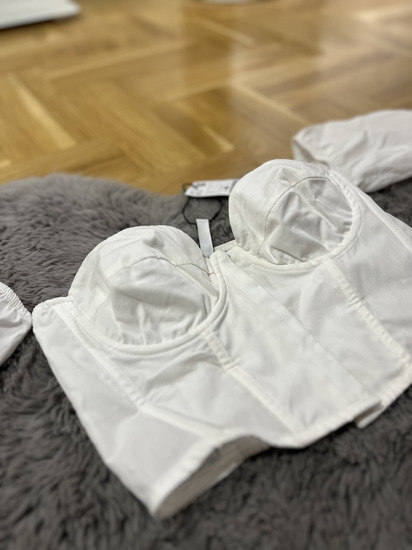 Stradivarius crop-top nov sa etiketom