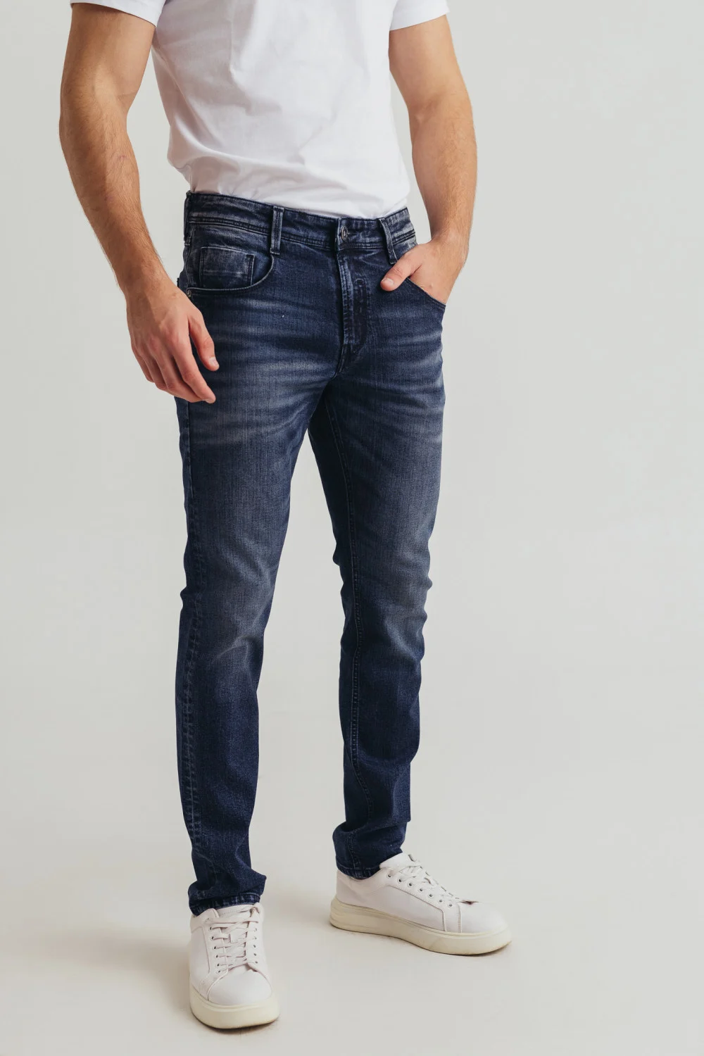 Tamno plave skinny farmerice sa srednjim strukom -model 131