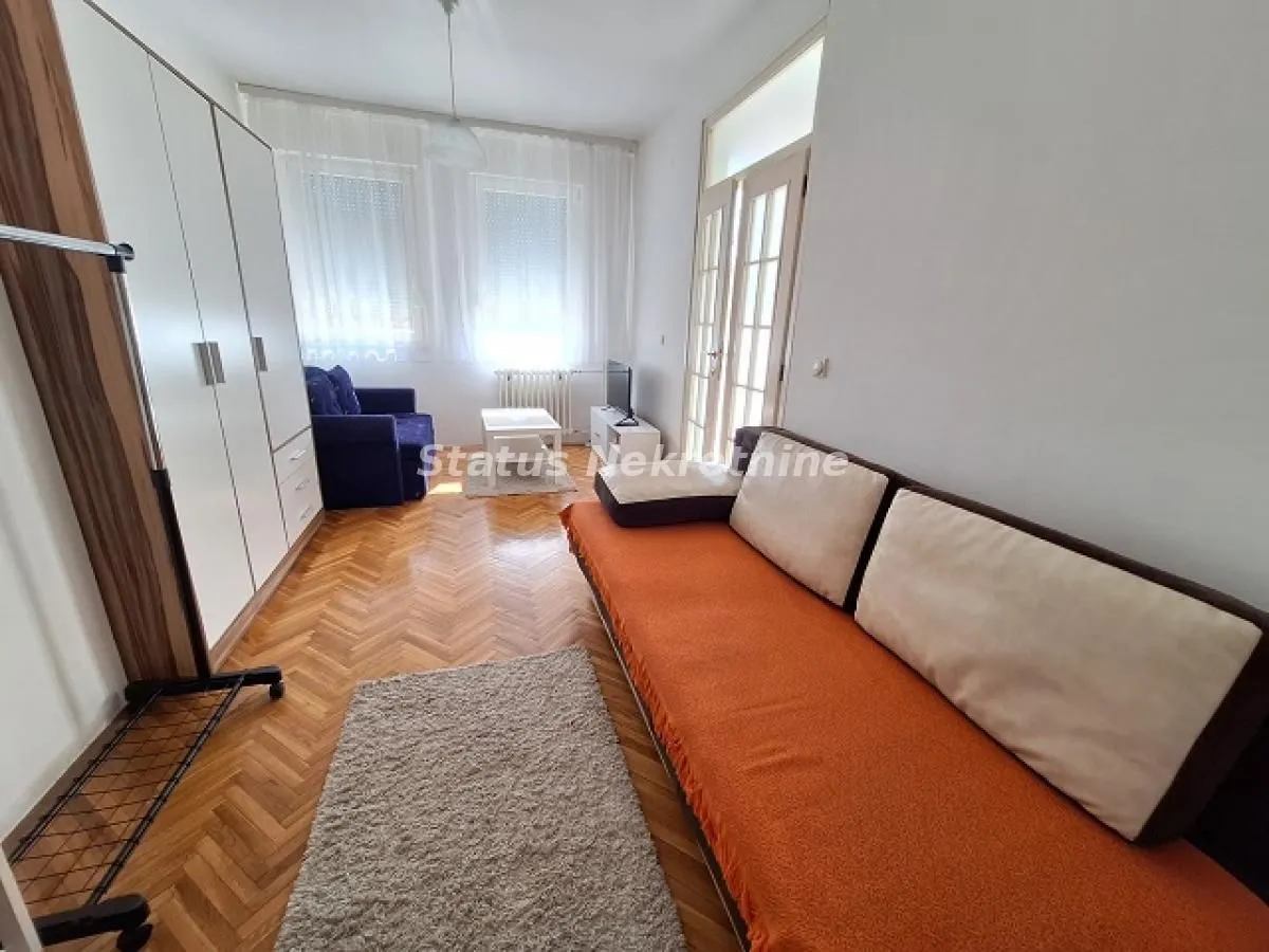 Izdavanje, garsonjera, 28m2, Bulevar Oslobodjenja, Novi Sad, Novi Sad