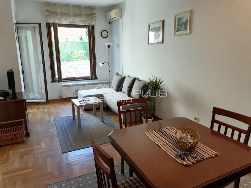 Izdavanje, jednosoban stan, 40m2, Vračar Centar, Vračar, Beograd