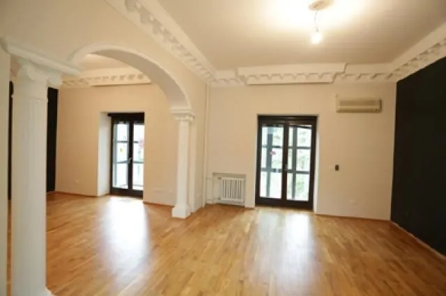 Izdavanje, kuća, 550m2, Autokomanda, Voždovac, Beograd