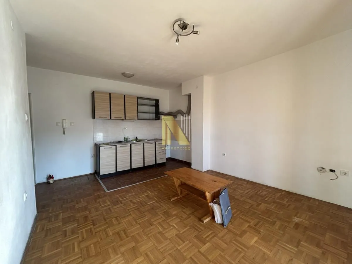 Izdavanje, poslovni prostor, 36m2, Adamovićevo Naselje, Novi Sad, Novi Sad