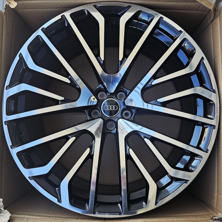 ORIGINAL ALU FELNE ZA AUDI
10j x23 et15 5x112