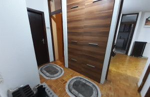 Prodajem Stan-Apartman, Un