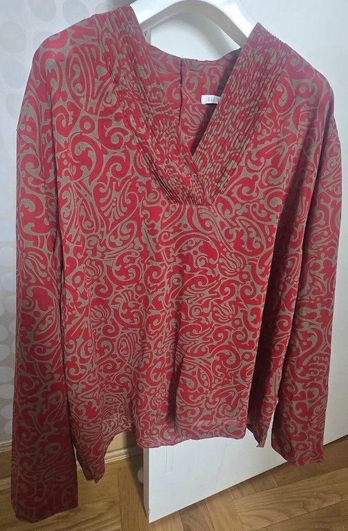 Imagina bluza dugih rukava moze za S i M velicinu. Floral print bordo
