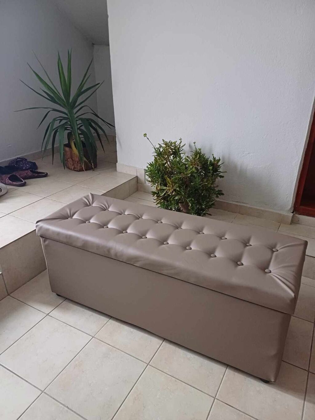 Tabure 120x40x45cm eko koža cena 11.500 sa dugmićima Uplata pa