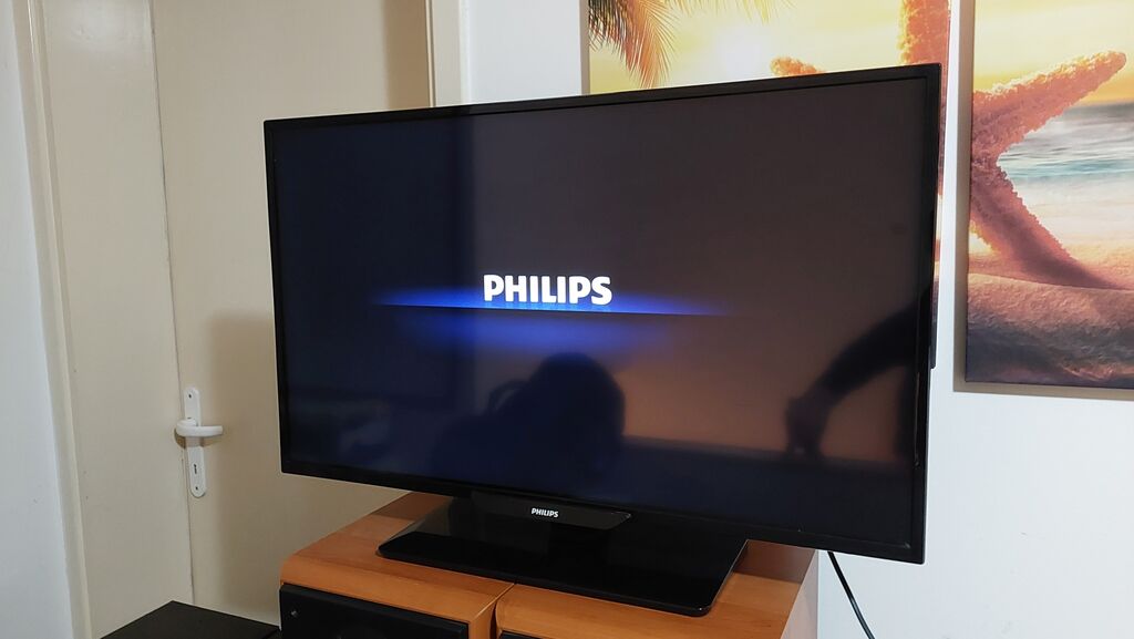 Tv lcd philips kao nov vrlo malo radio daljinac original