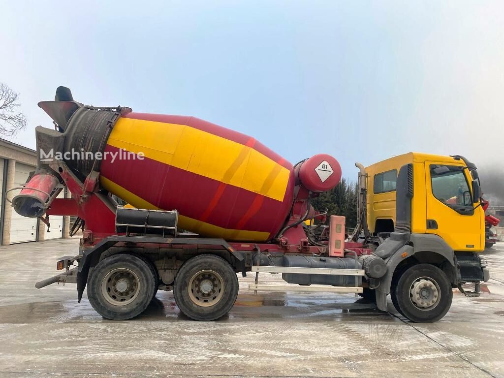 Renault 320.26 kamion s mešalicom za beton