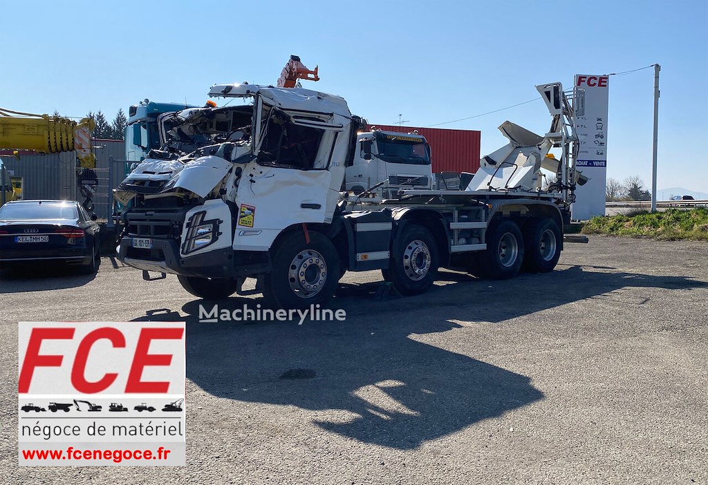 Liebherr na šasiji Volvo FM 430 e6 / LIEBHERR HTM905 kamion s mešalicom za beton nakon udesa