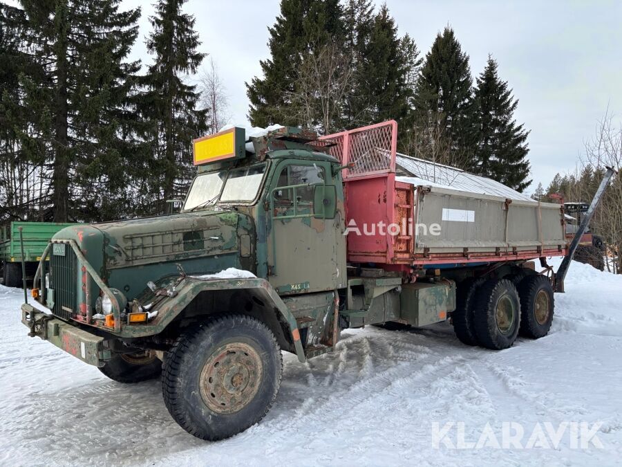 Prodaje se Scania LA82B kamion s ravnom platformom na aukciji