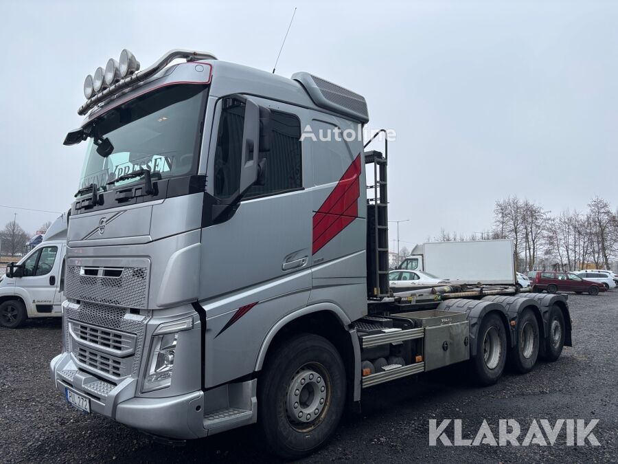 Prodaje se Volvo FH 500 rol kiper sa kukom na aukciji