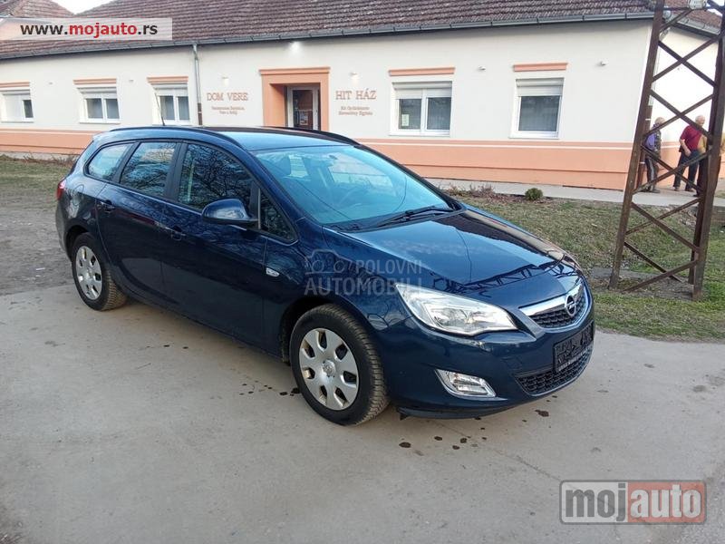 Opel Astra J 1,6 ST