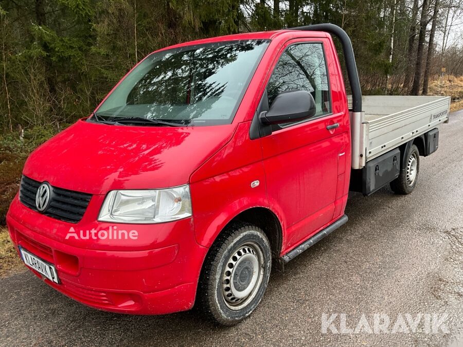 Prodaje se Volkswagen Transporter kamion s ravnom platformom < 3.5t na aukciji