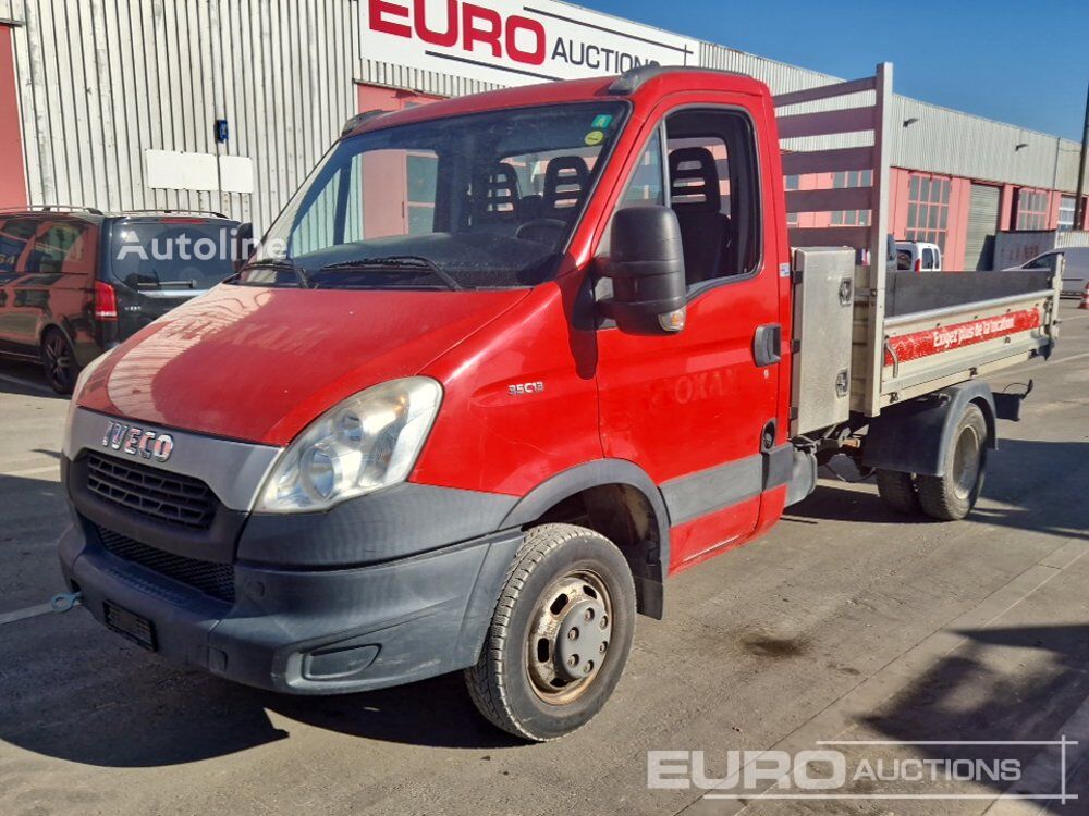 Prodaje se IVECO Daily kamion s ravnom platformom < 3.5t na aukciji