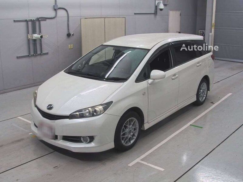 Toyota WISH minivan