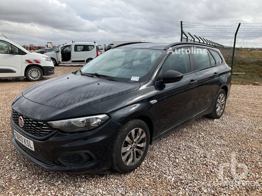 Prodaje se FIAT TIPO krosover na aukciji