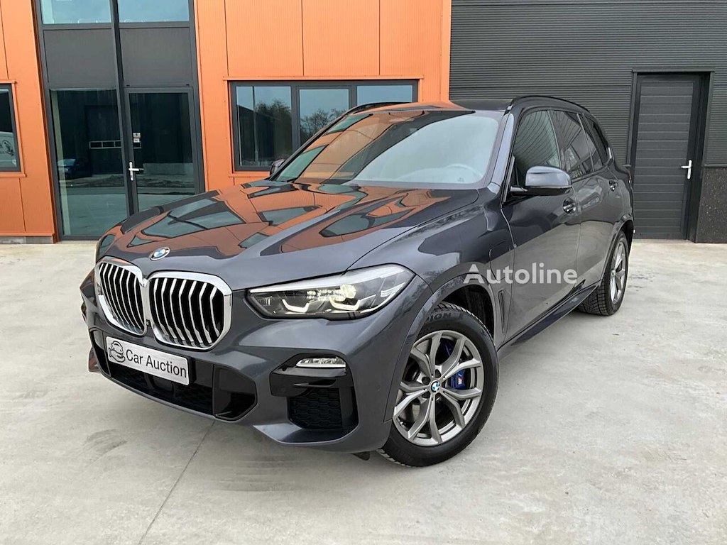 Prodaje se BMW X5 krosover na aukciji