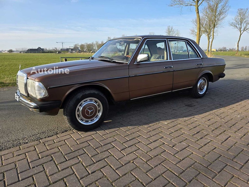 Prodaje se Mercedes-Benz 200-280 (W123) 200D sedan na aukciji