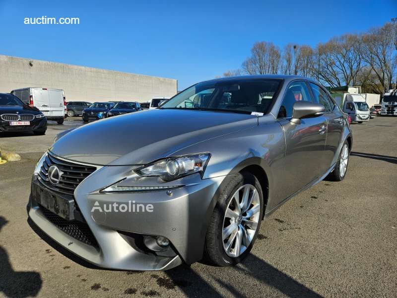 Prodaje se Lexus IS 300H sedan na aukciji