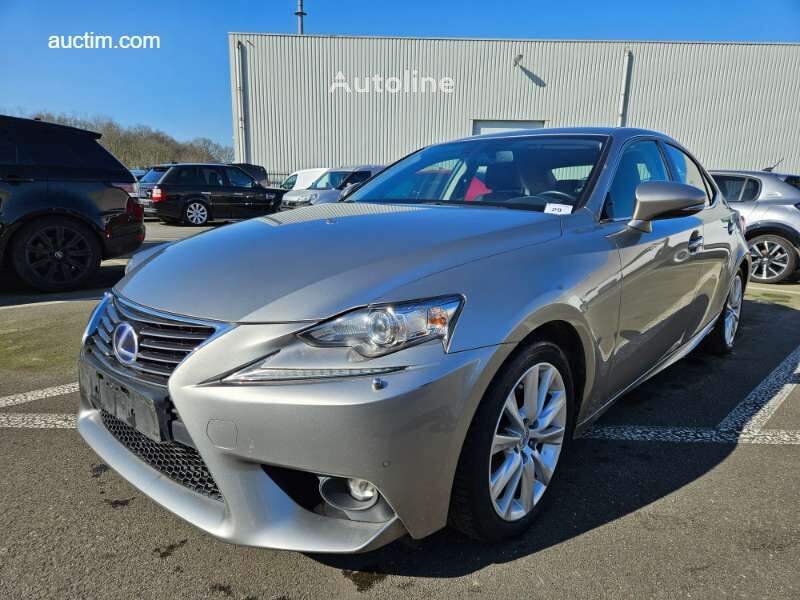 Prodaje se Lexus IS 300H sedan na aukciji