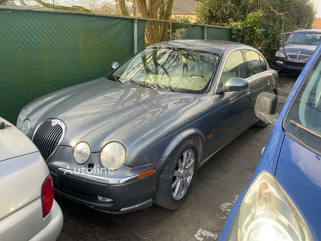 Prodaje se Jaguar S-Type 2.5 V6 sedan na aukciji