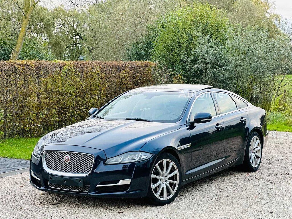 Prodaje se Jaguar XJ sedan na aukciji