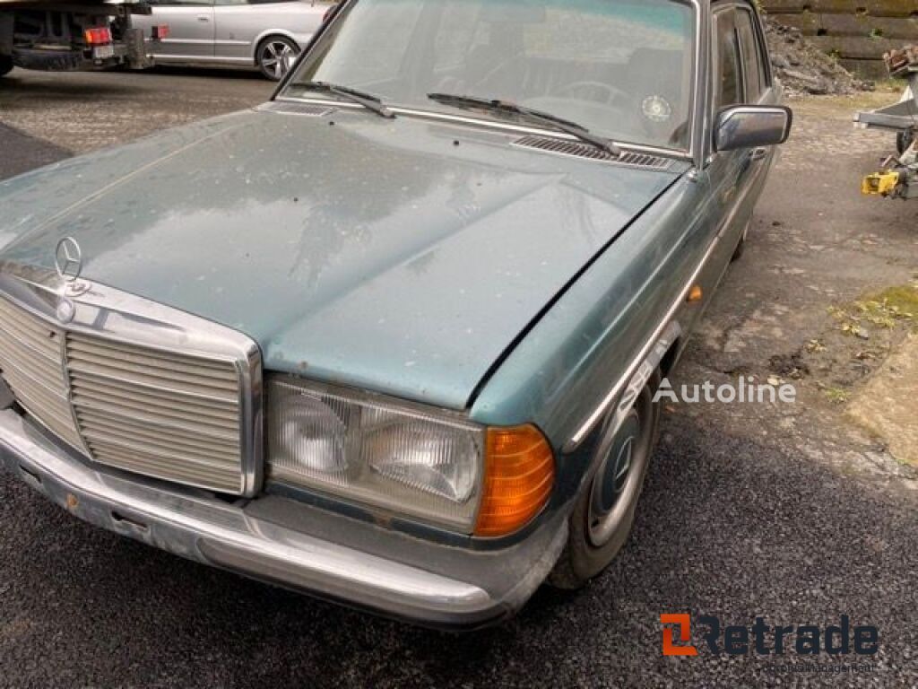 Prodaje se Mercedes-Benz 300D sedan na aukciji