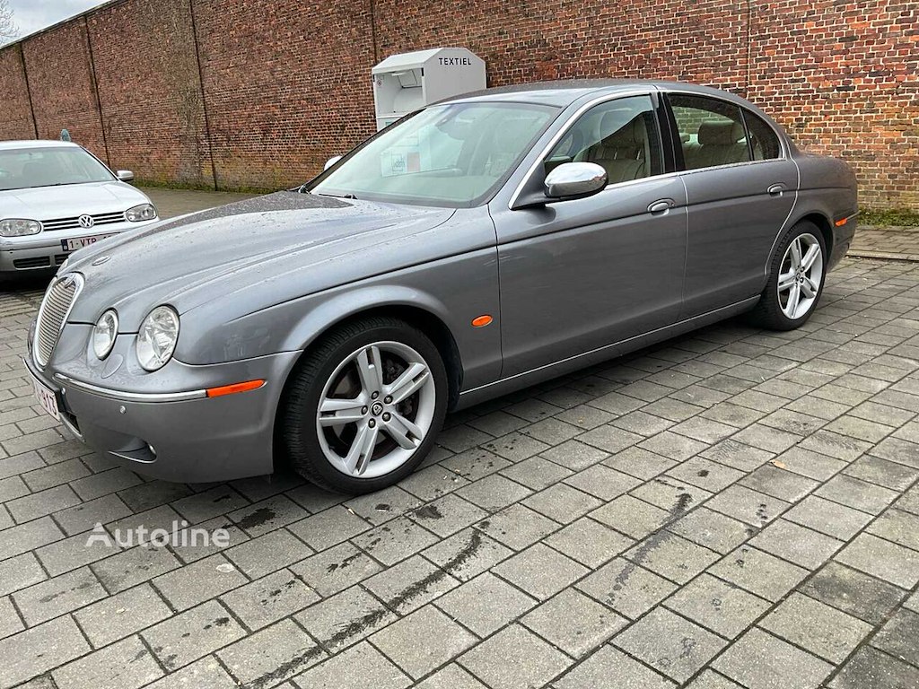 Prodaje se Jaguar S-Type sedan na aukciji