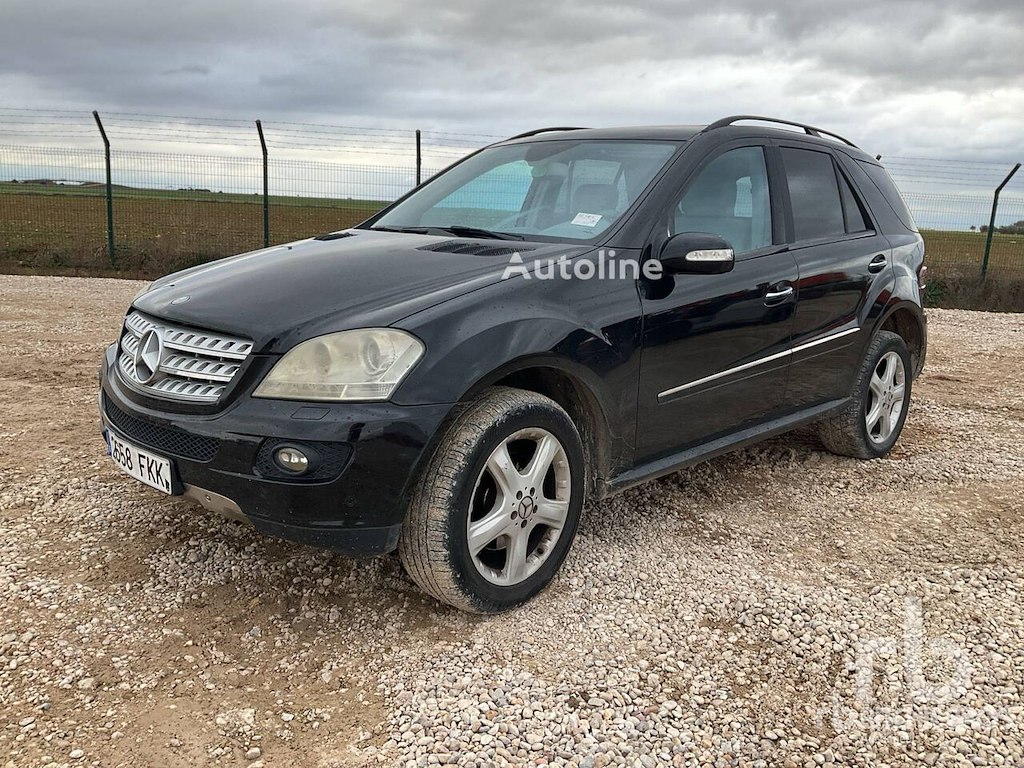 Prodaje se Mercedes-Benz ML 320 CDI 4MAT 4WD terenac na aukciji