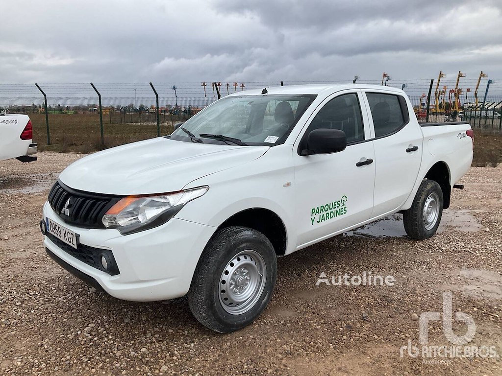 Prodaje se Mitsubishi L200 D/C 250 4x4 pikap na aukciji