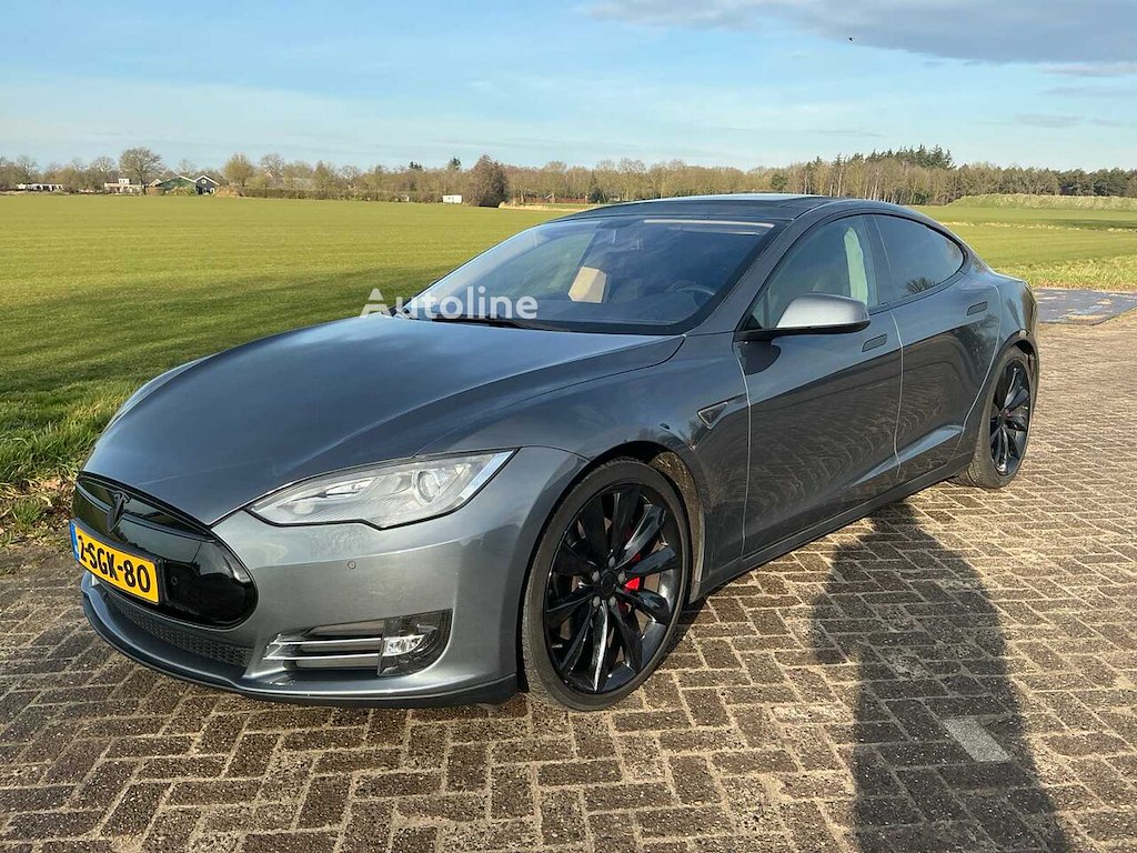 Prodaje se Tesla motors Model S P85 hečbek na aukciji