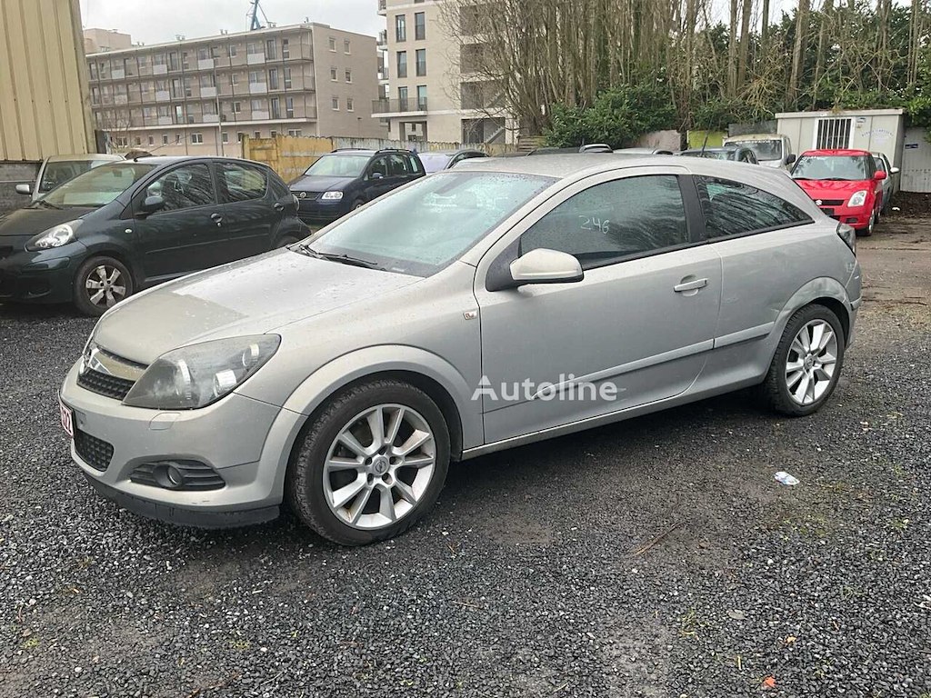 Prodaje se Opel Astra hečbek na aukciji