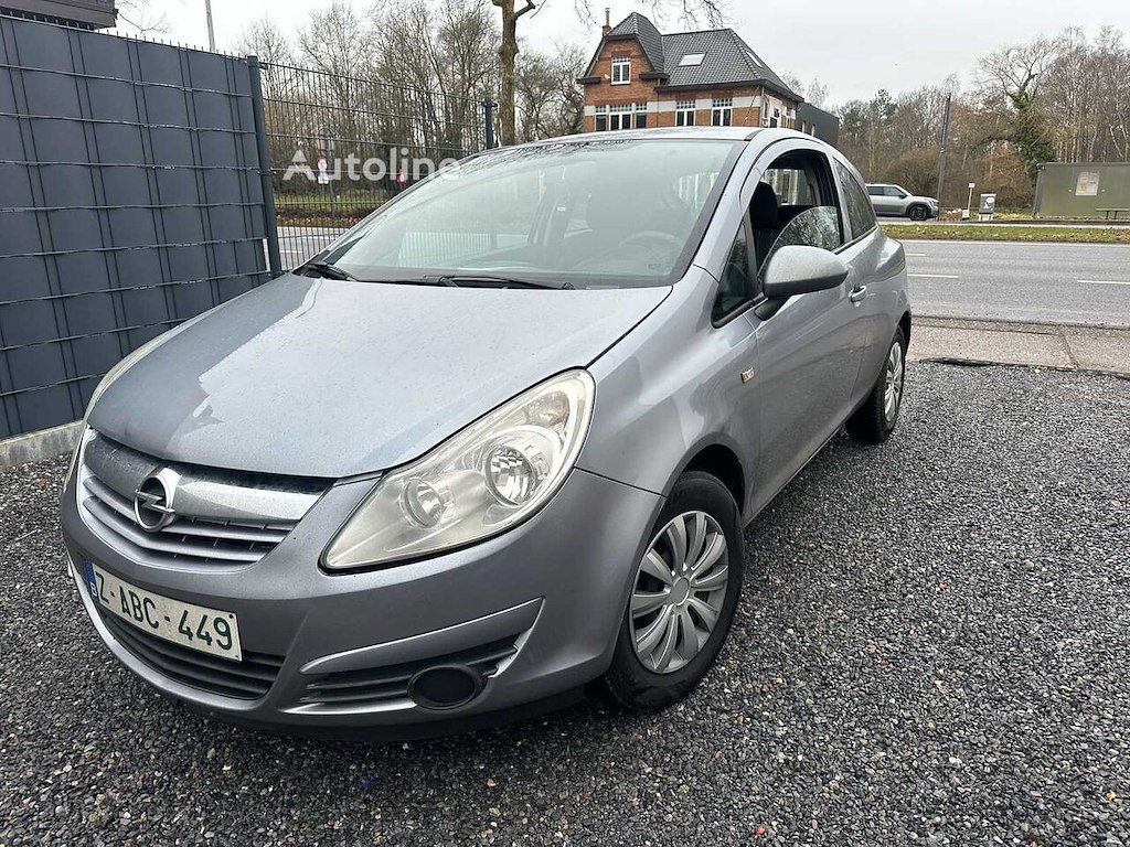 Prodaje se Opel Corsa hečbek na aukciji