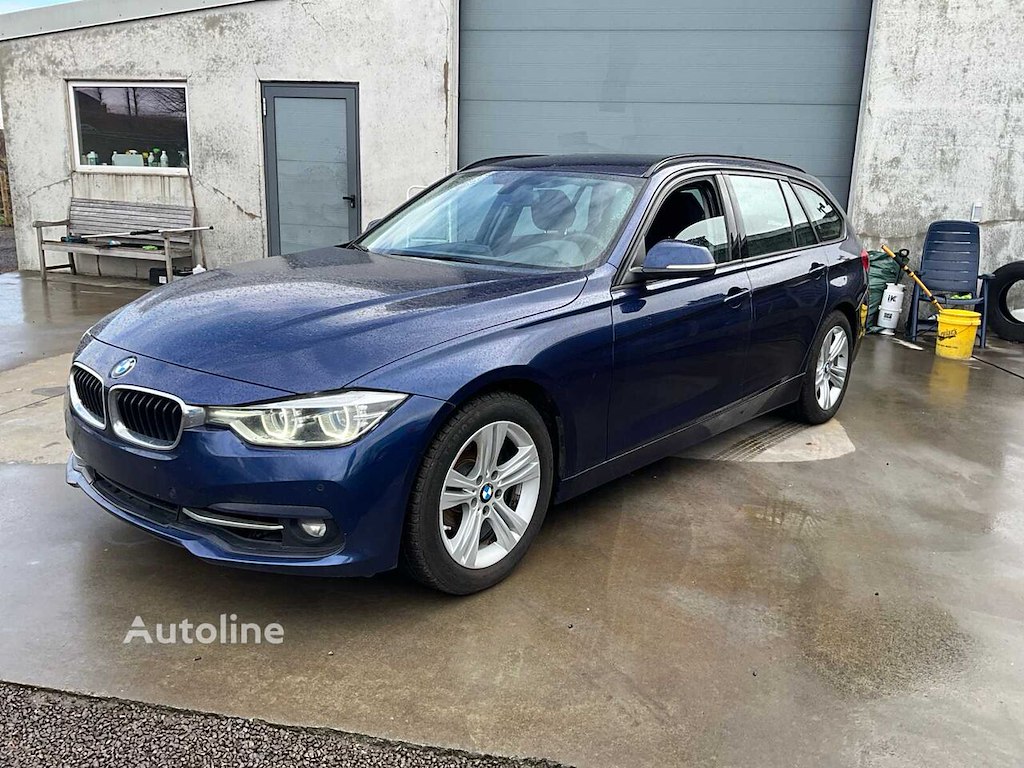 Prodaje se BMW 318i karavan na aukciji