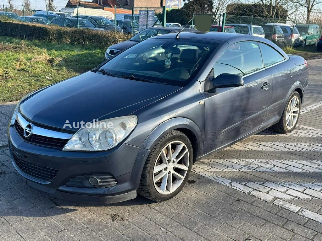 Prodaje se Opel Astra kupe na aukciji