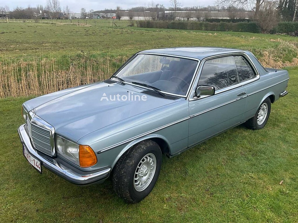 Prodaje se Mercedes-Benz 230CE kupe na aukciji