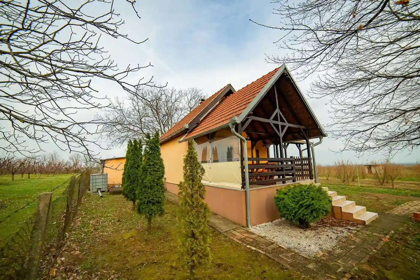 Banstol, Maradik