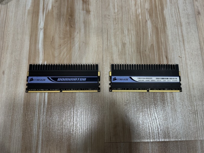 Corsair Dominator 2x1GB DRR2 RAM memorije za kompjuter