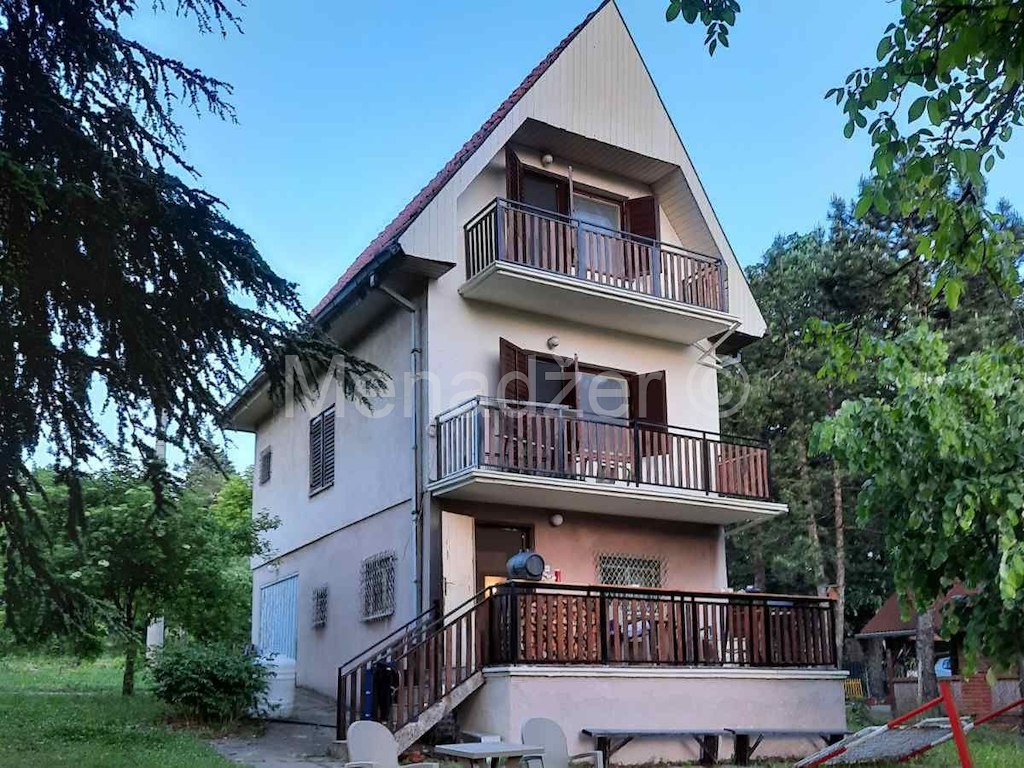 Kosmaj, vikend kuća 90m2, 10 ari placa