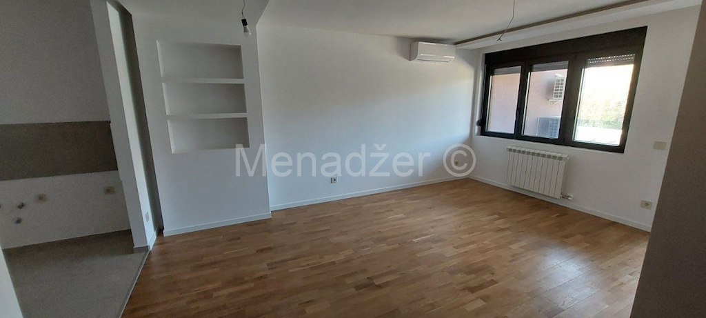 Trosarina 96, 26m2 1/7, apartman, 4, 0sob lux, gas, masterbed room. useljiv