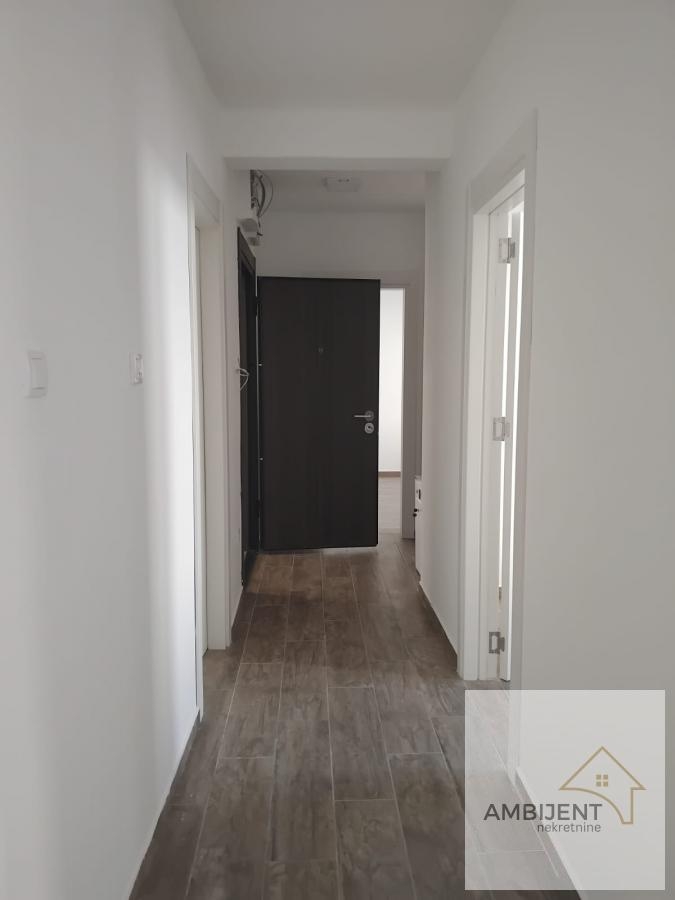 LUX stan na Zvezdari, odmah useljiv, sa pripadajućom terasom od 100m2