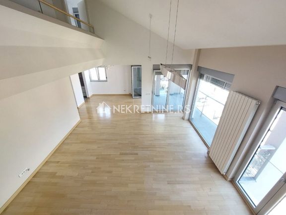 Vračar 128m2, 3.0, penthouse, prazan ID 1232-1