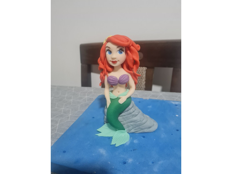 Ariel mala sirena figure od fondana