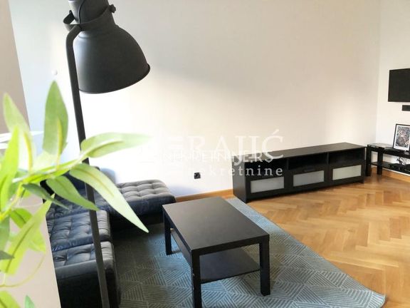 Centar(Skupština)70m2,3.0-renoviran,moderan #4125