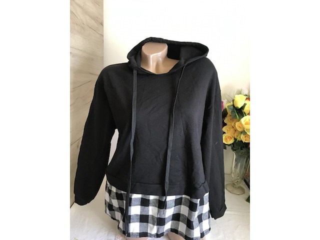 Crni duks sa kariranim M/L