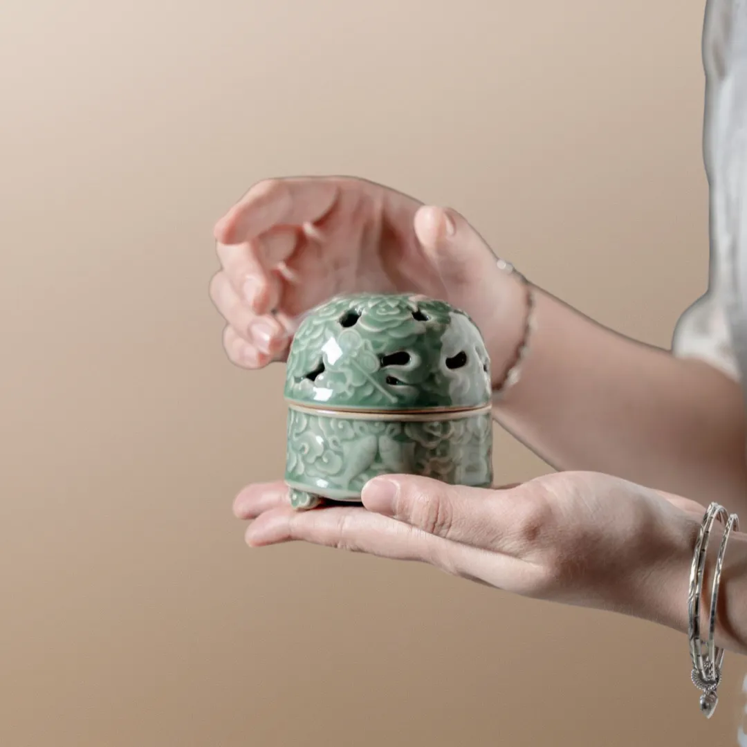 [Winter SALE][SALE]“Peony” - Antique Style Yue Kiln Celadon Incense Burner/Holder