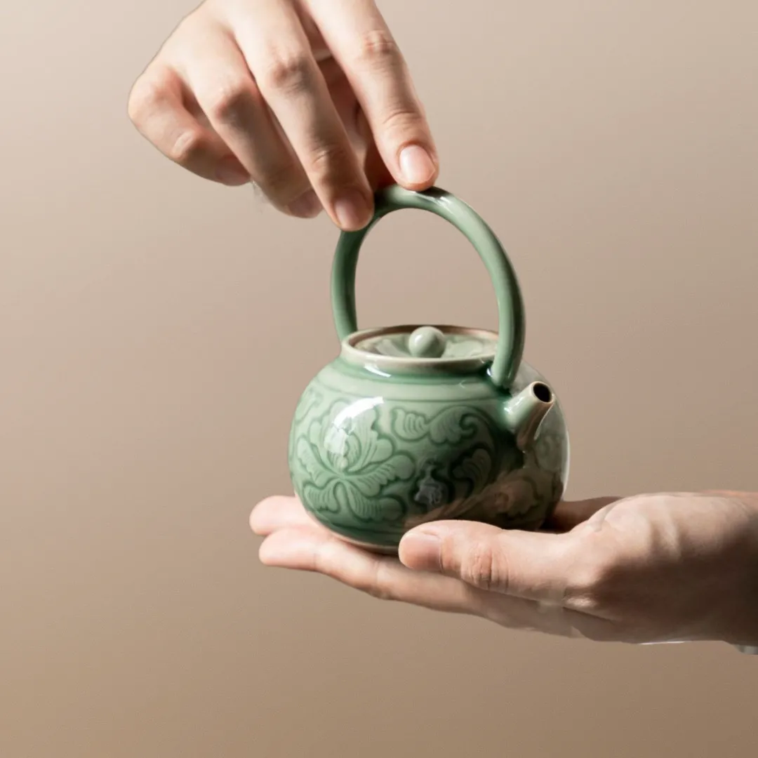 [Winter SALE][SALE]“Peony” - Hand-embossed Antique Style Yue Klin Celadon Teapot